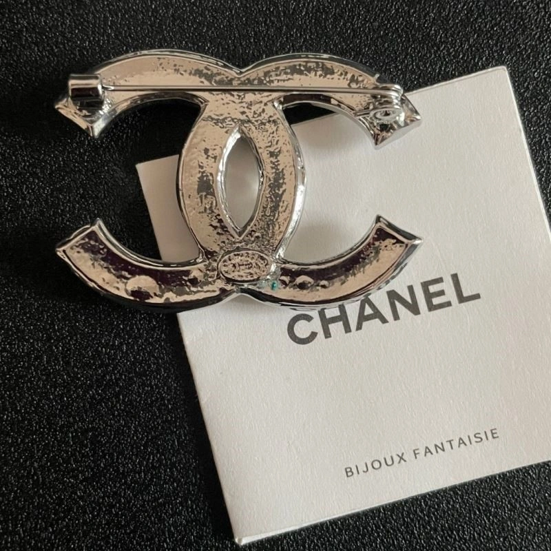 Top match Chanel Brooches