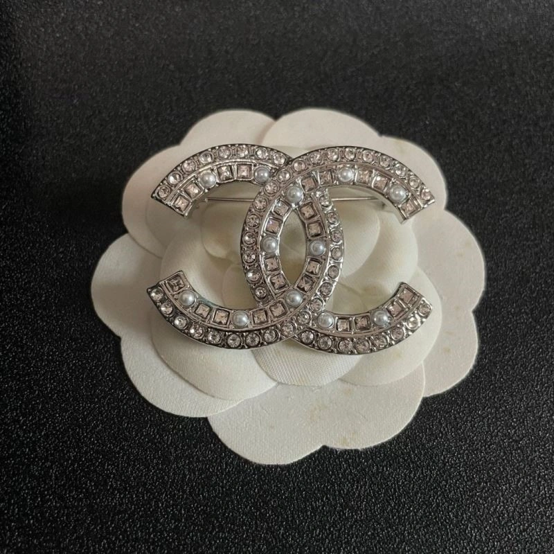 Top match Chanel Brooches