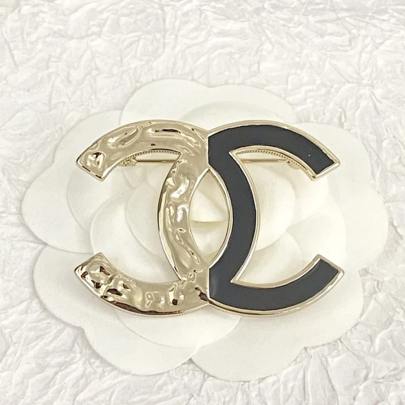 Low-cost Chanel Brooches
