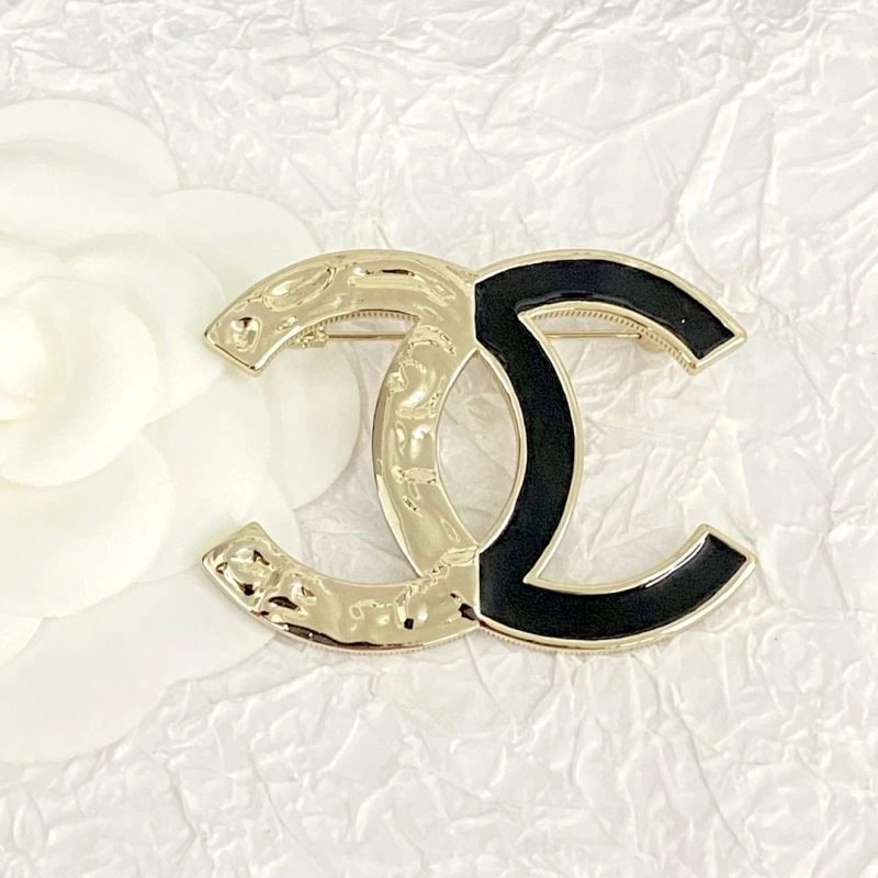 Low-cost Chanel Brooches
