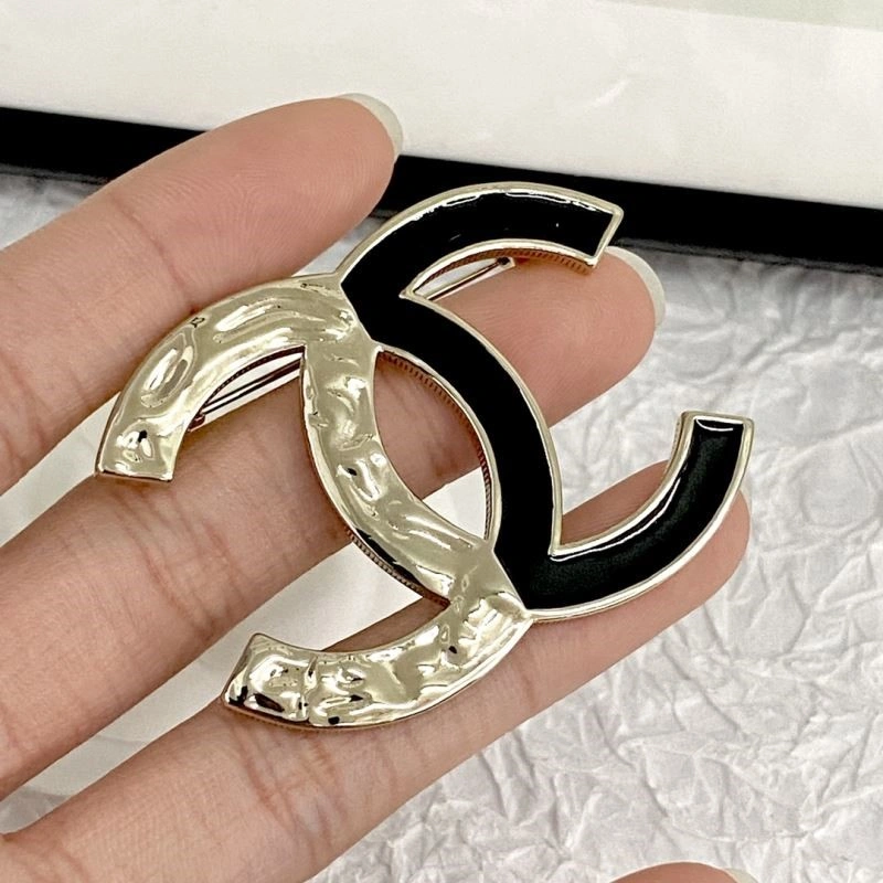 Low-cost Chanel Brooches