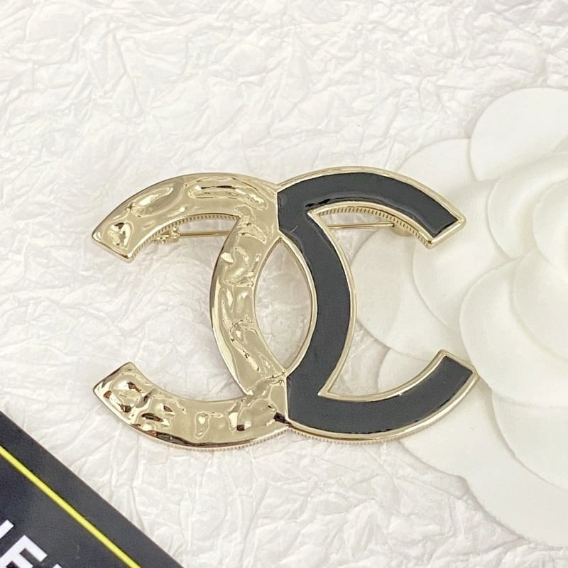 Low-cost Chanel Brooches