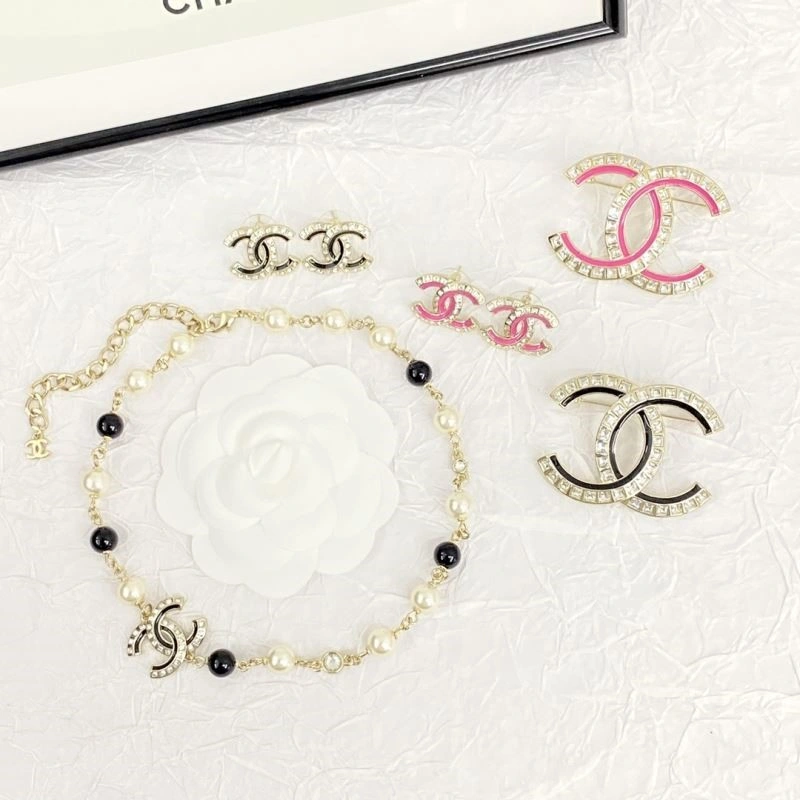 Accurate model Chanel Brooches