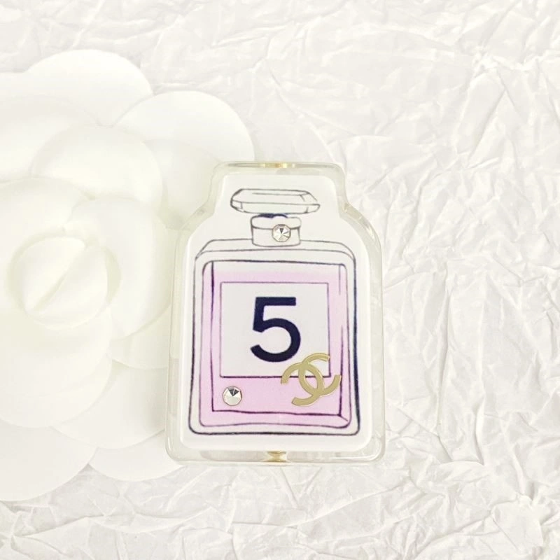High fidelity Chanel Brooches