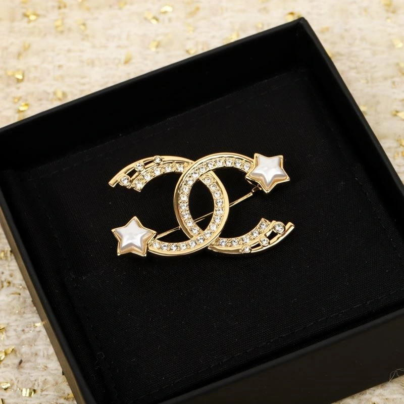 Top mirror Chanel Brooches