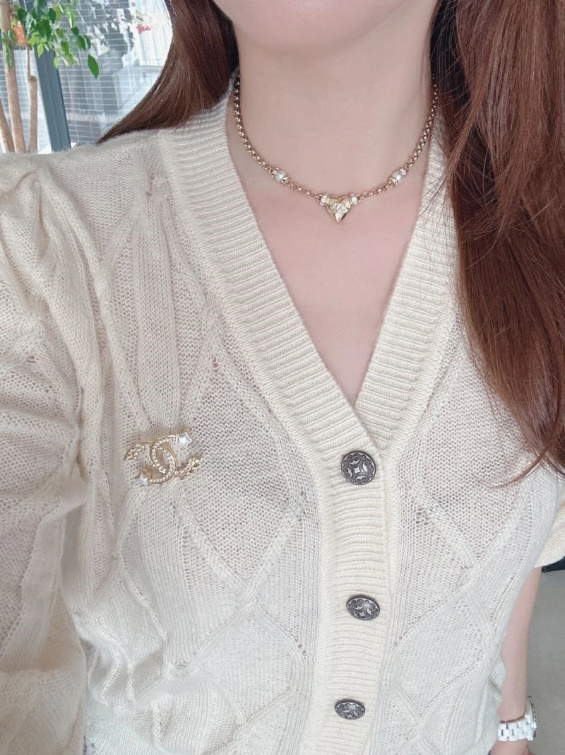 Top mirror Chanel Brooches