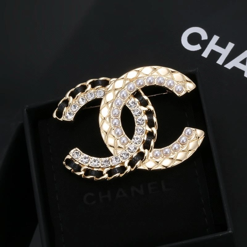 Top match Chanel Brooches