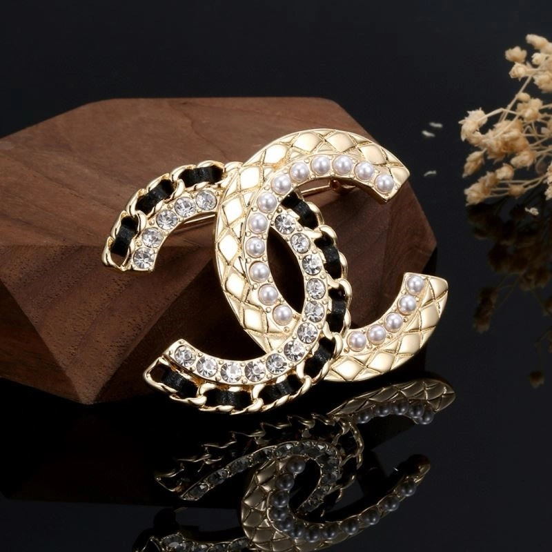 Top match Chanel Brooches