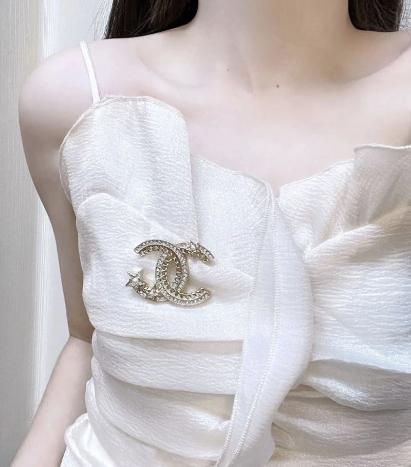 Brand-original Chanel Brooches