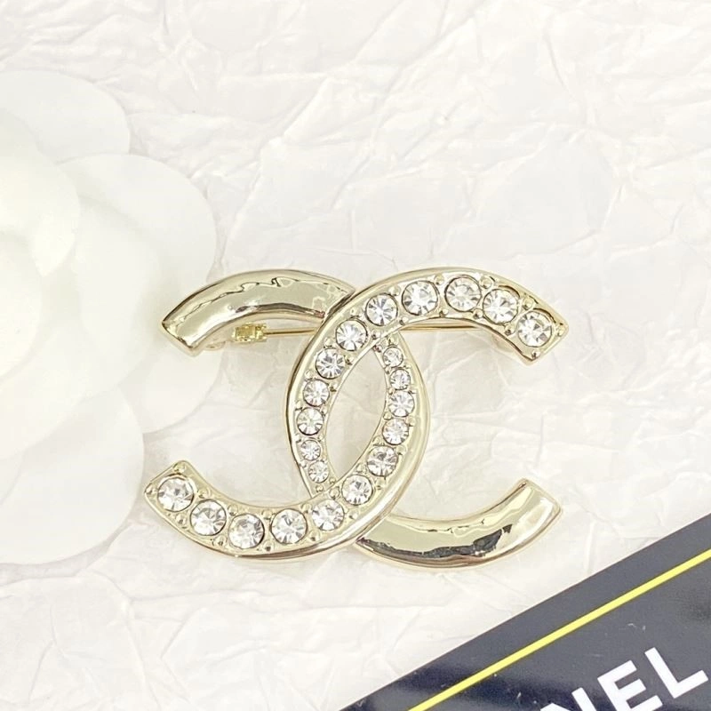 Top mirror Chanel Brooches