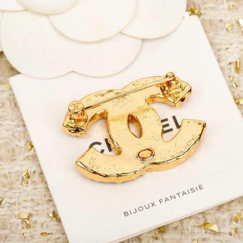 Top match Chanel Brooches