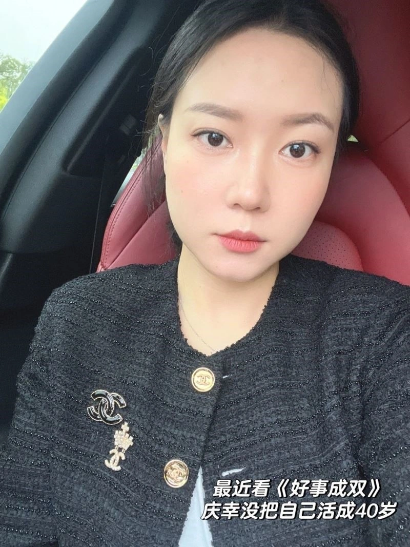 Top match Chanel Brooches