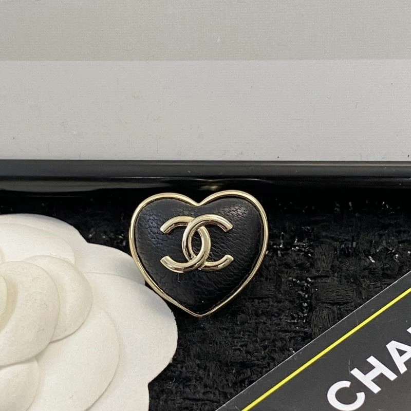 High fidelity Chanel Brooches