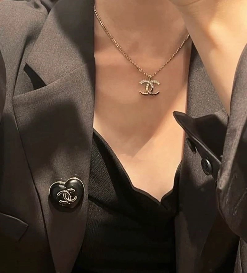 High fidelity Chanel Brooches