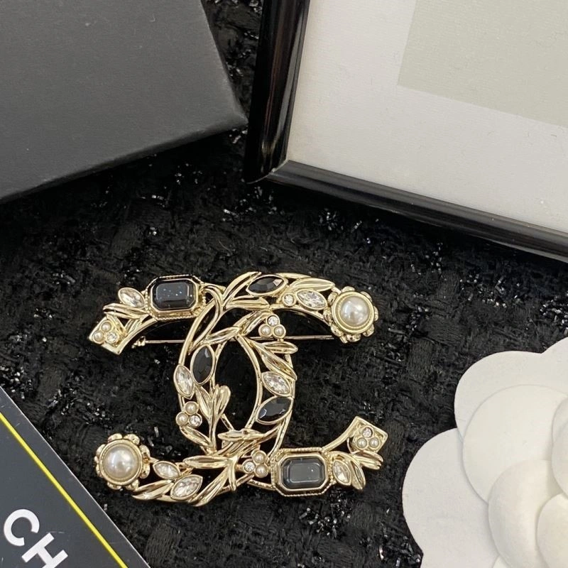 Top match Chanel Brooches