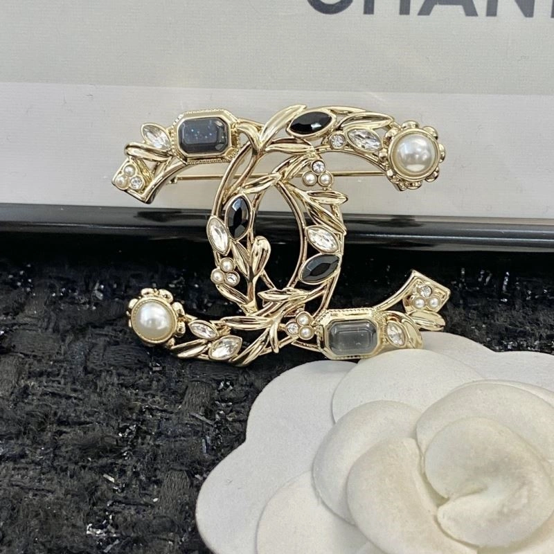 Top match Chanel Brooches