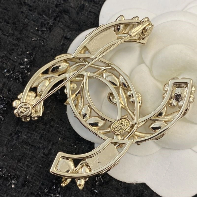 Top match Chanel Brooches