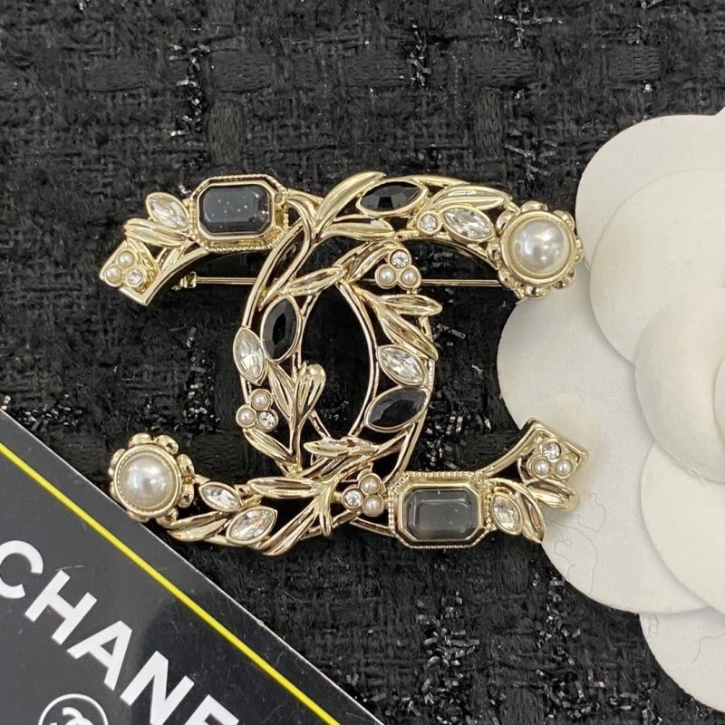 Top match Chanel Brooches