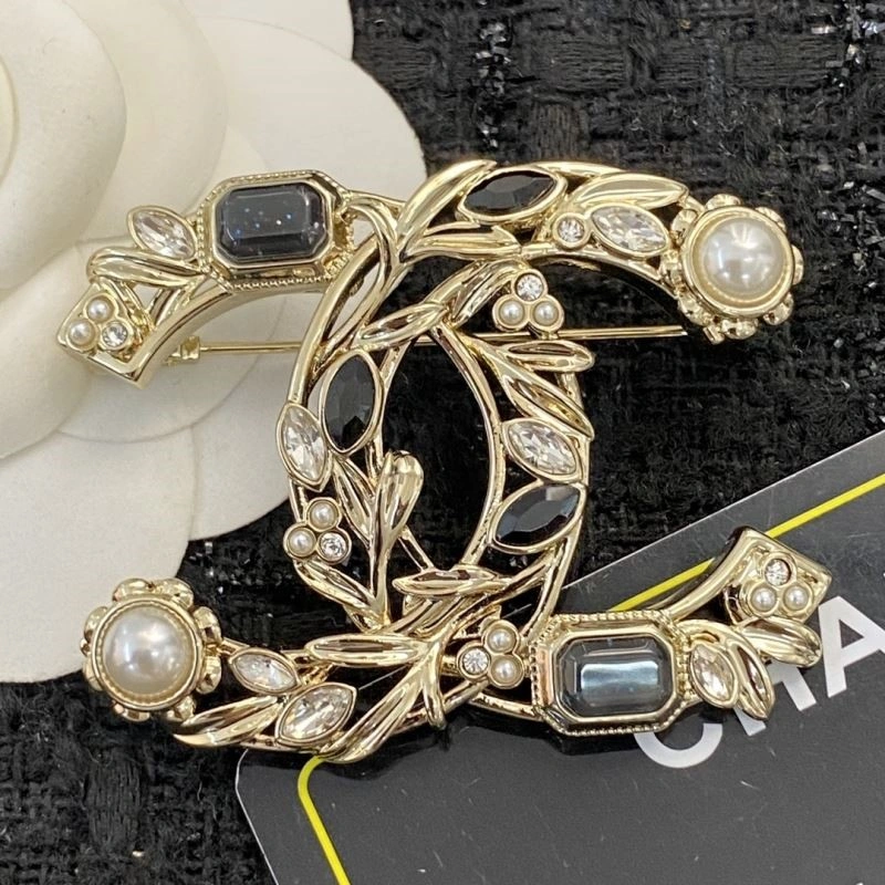 Top match Chanel Brooches