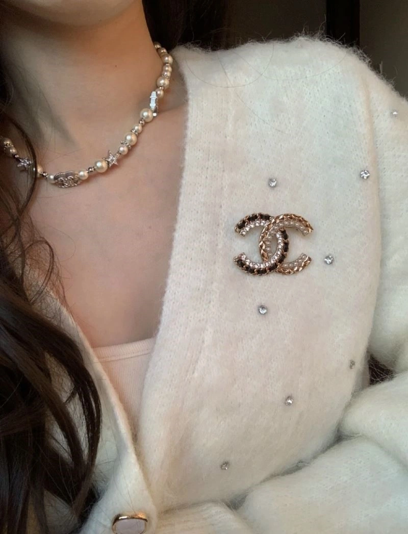 High fidelity Chanel Brooches