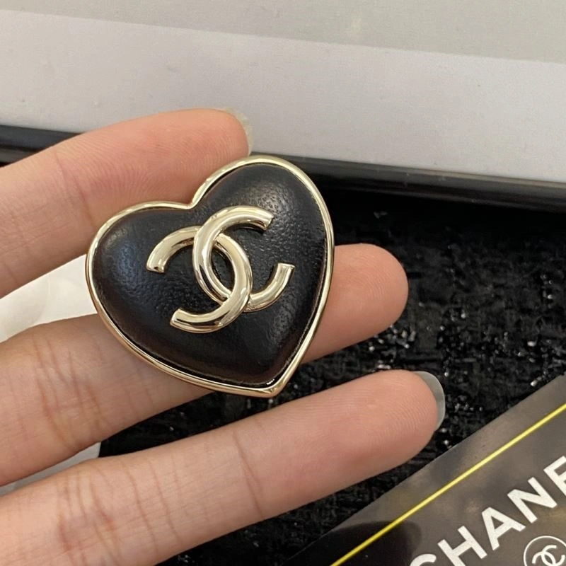 Accurate model Chanel Brooches