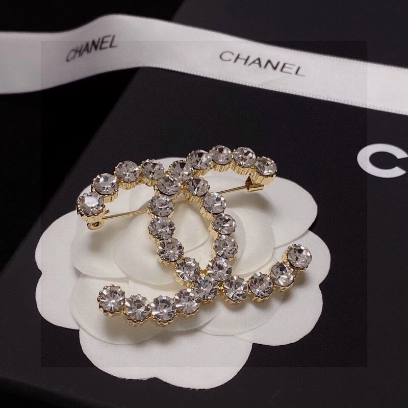 Top mirror Chanel Brooches