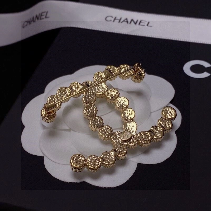 Top mirror Chanel Brooches