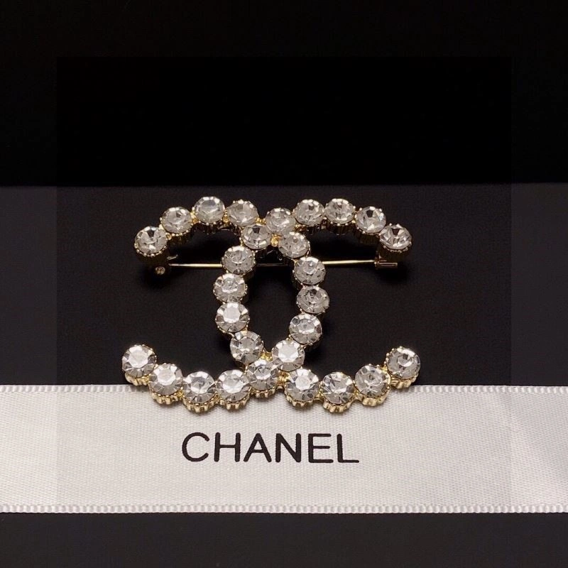 Top mirror Chanel Brooches