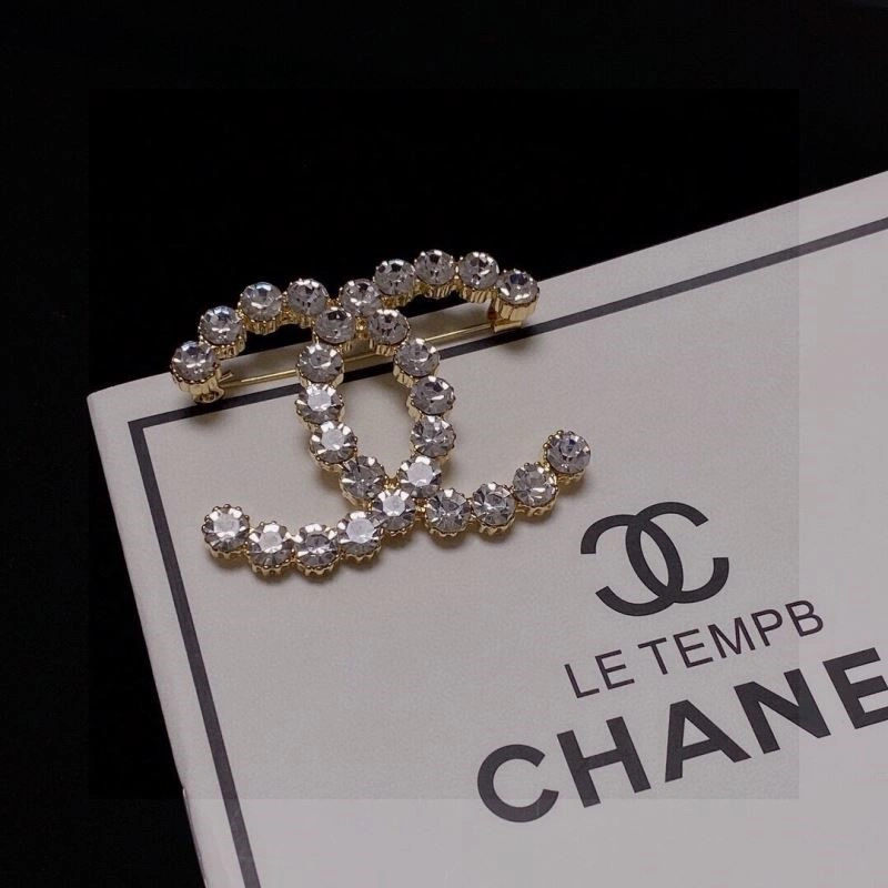 Top mirror Chanel Brooches