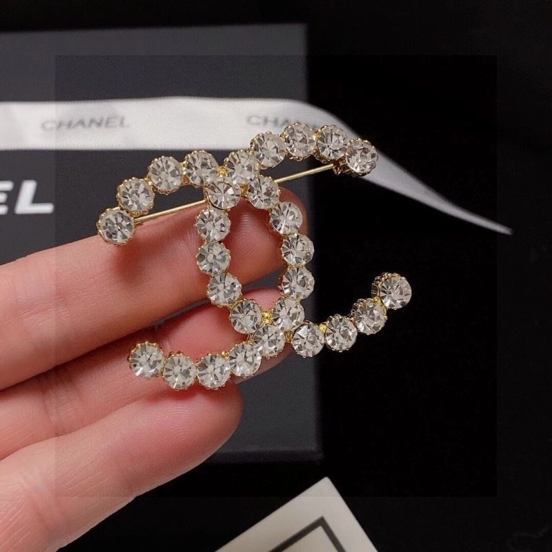 Top mirror Chanel Brooches