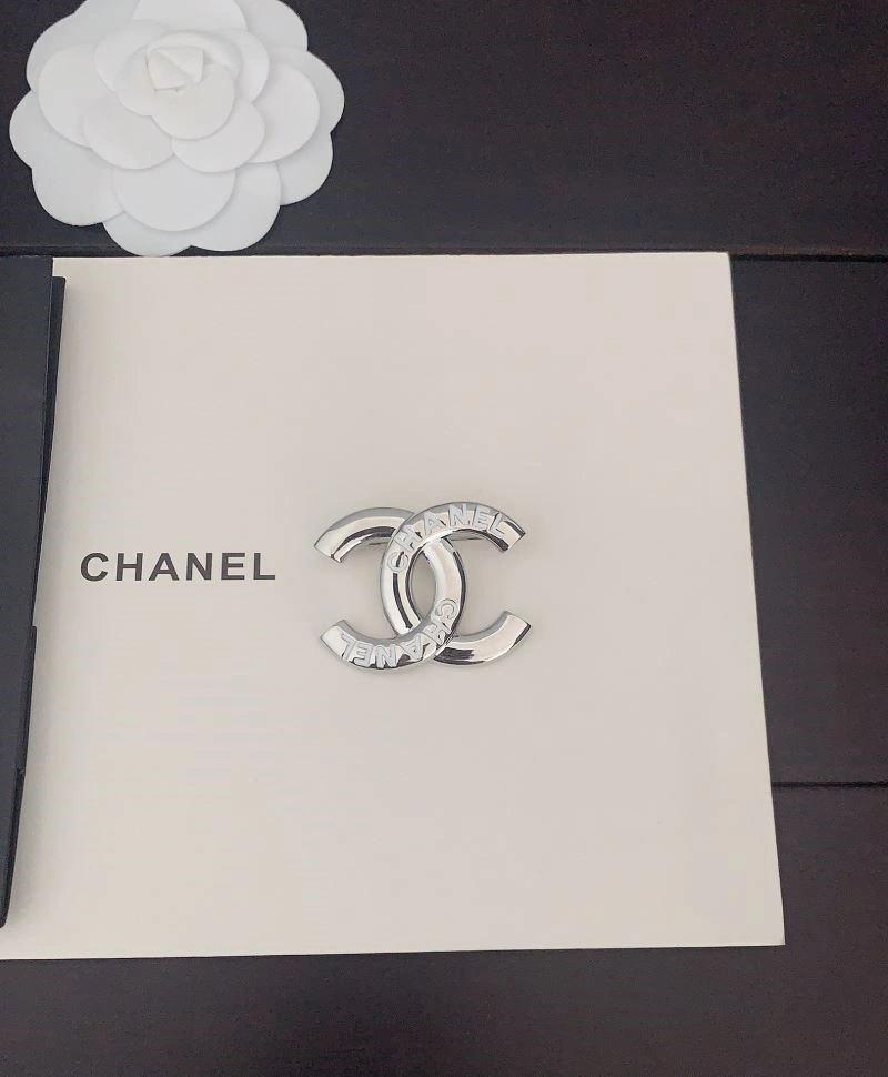 Top mirror Chanel Brooches