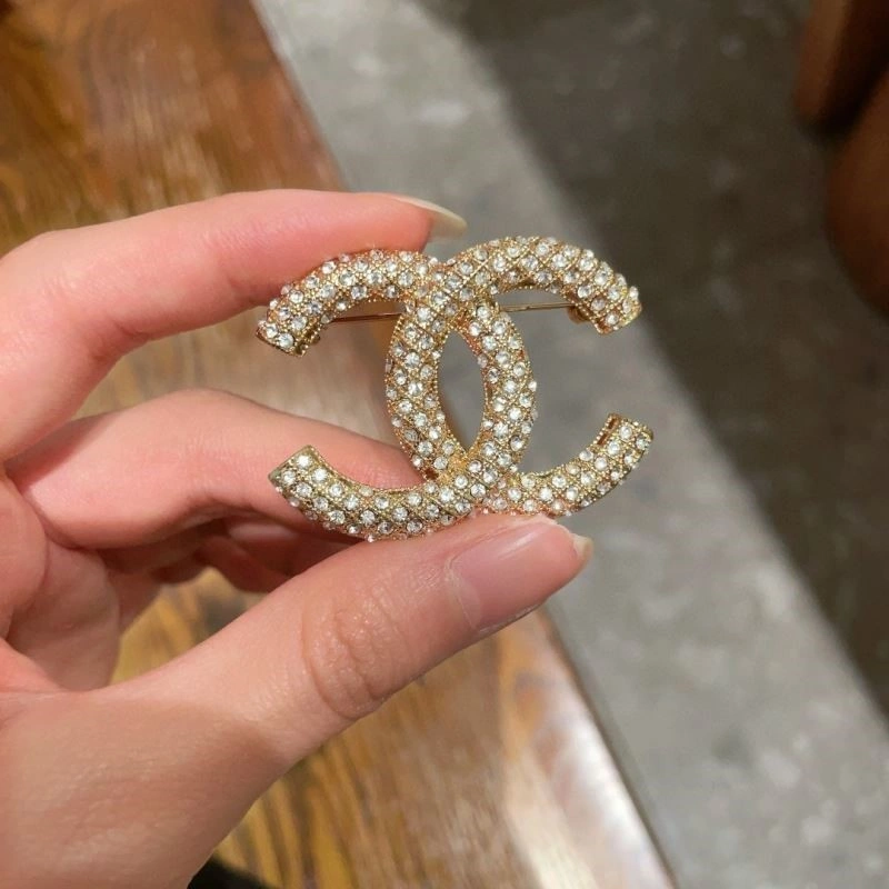 Top match Chanel Brooches