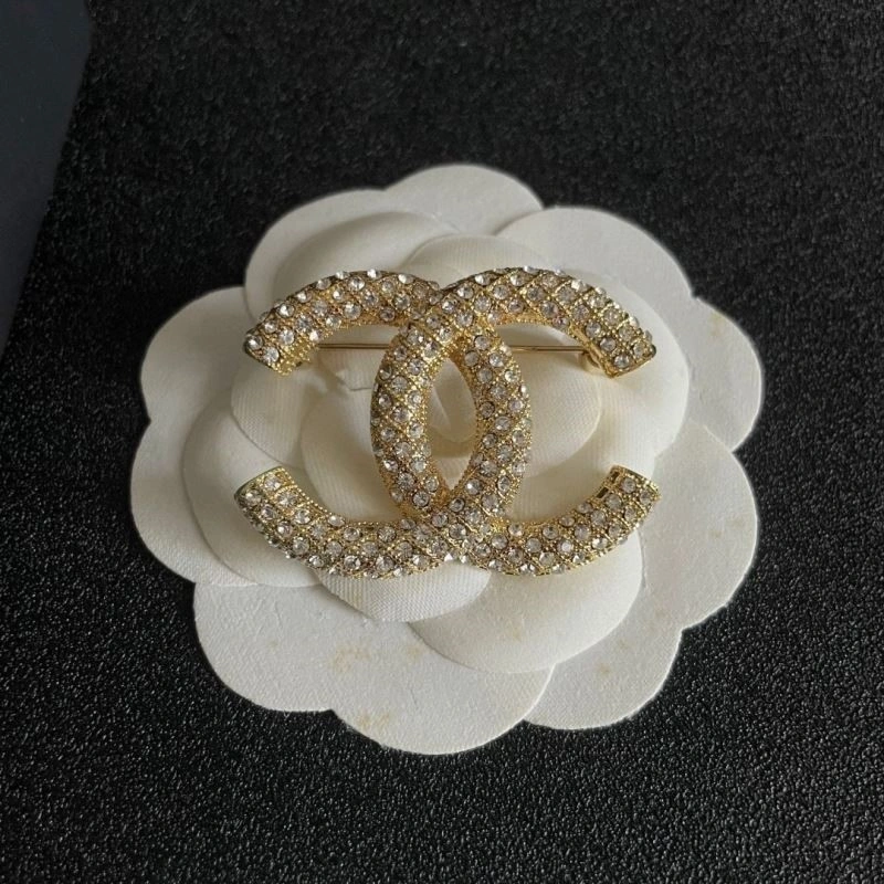 Top match Chanel Brooches