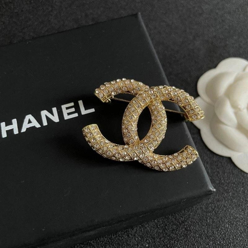 Top match Chanel Brooches