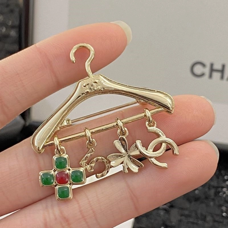 Top match Chanel Brooches