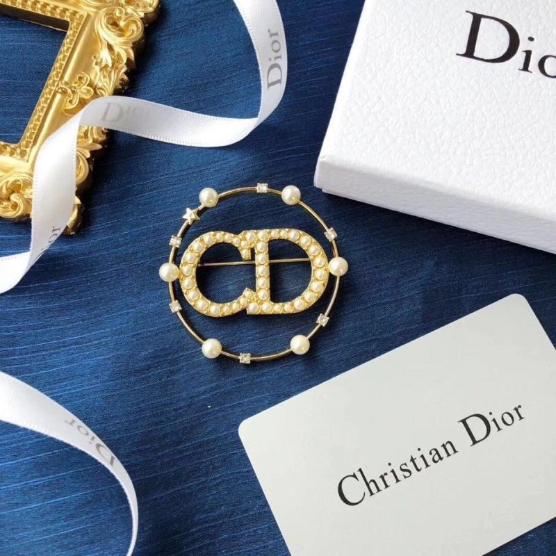 High fidelity Chanel Brooches