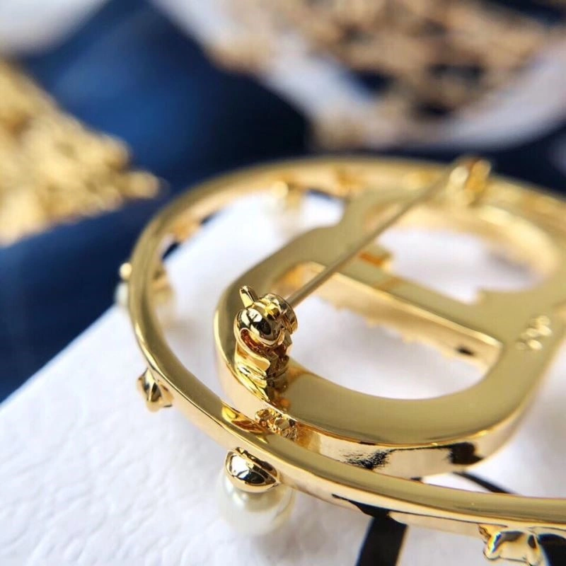 High fidelity Chanel Brooches