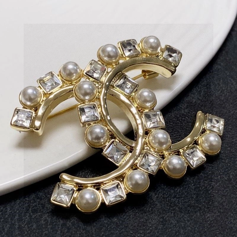Top match Chanel Brooches