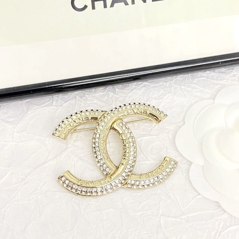 Top mirror Chanel Brooches