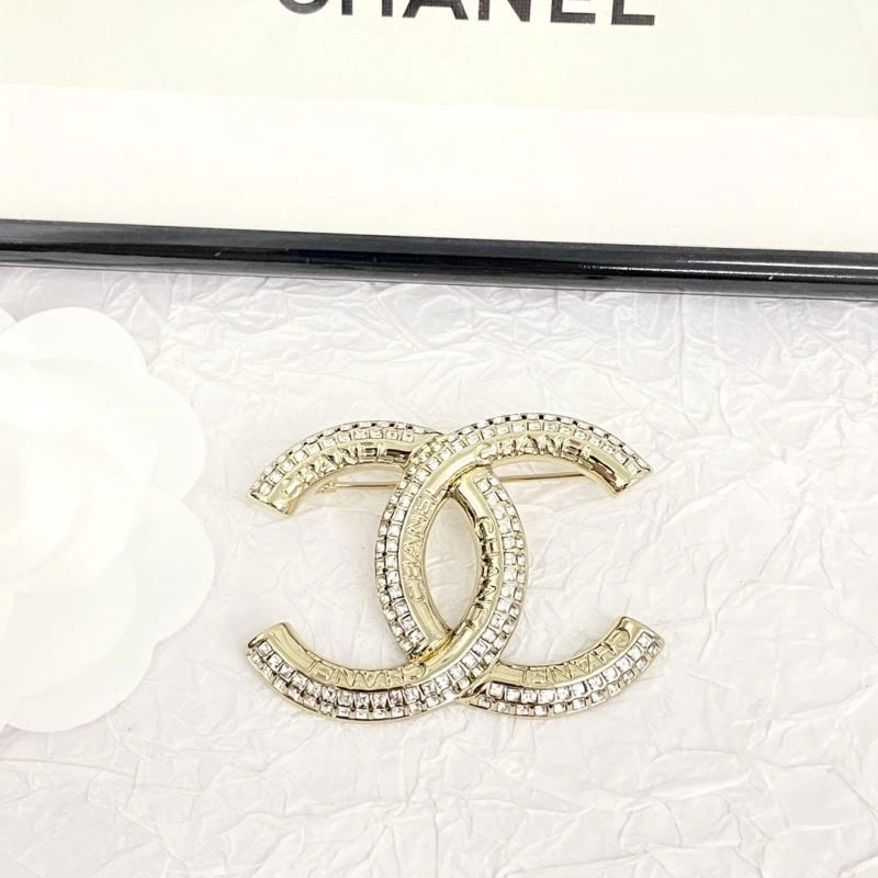 Top mirror Chanel Brooches