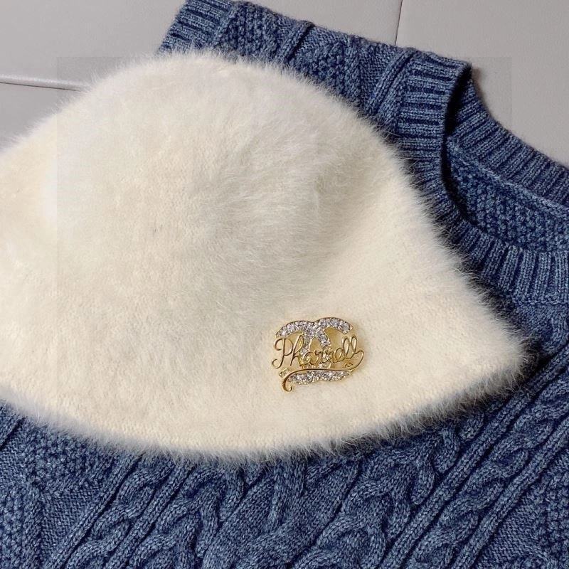 Top mirror Chanel Brooches