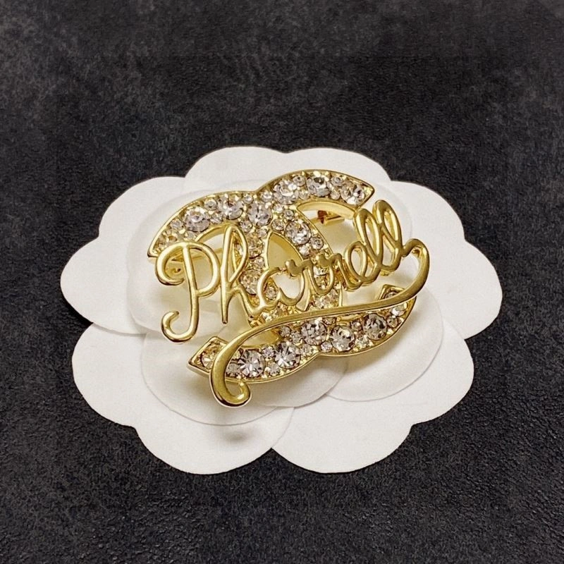 Top mirror Chanel Brooches
