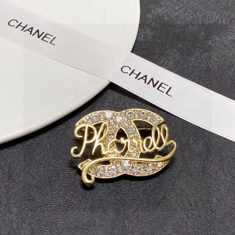 Top mirror Chanel Brooches