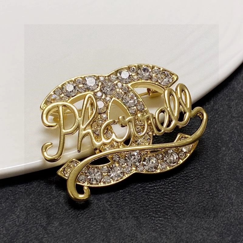 Top mirror Chanel Brooches