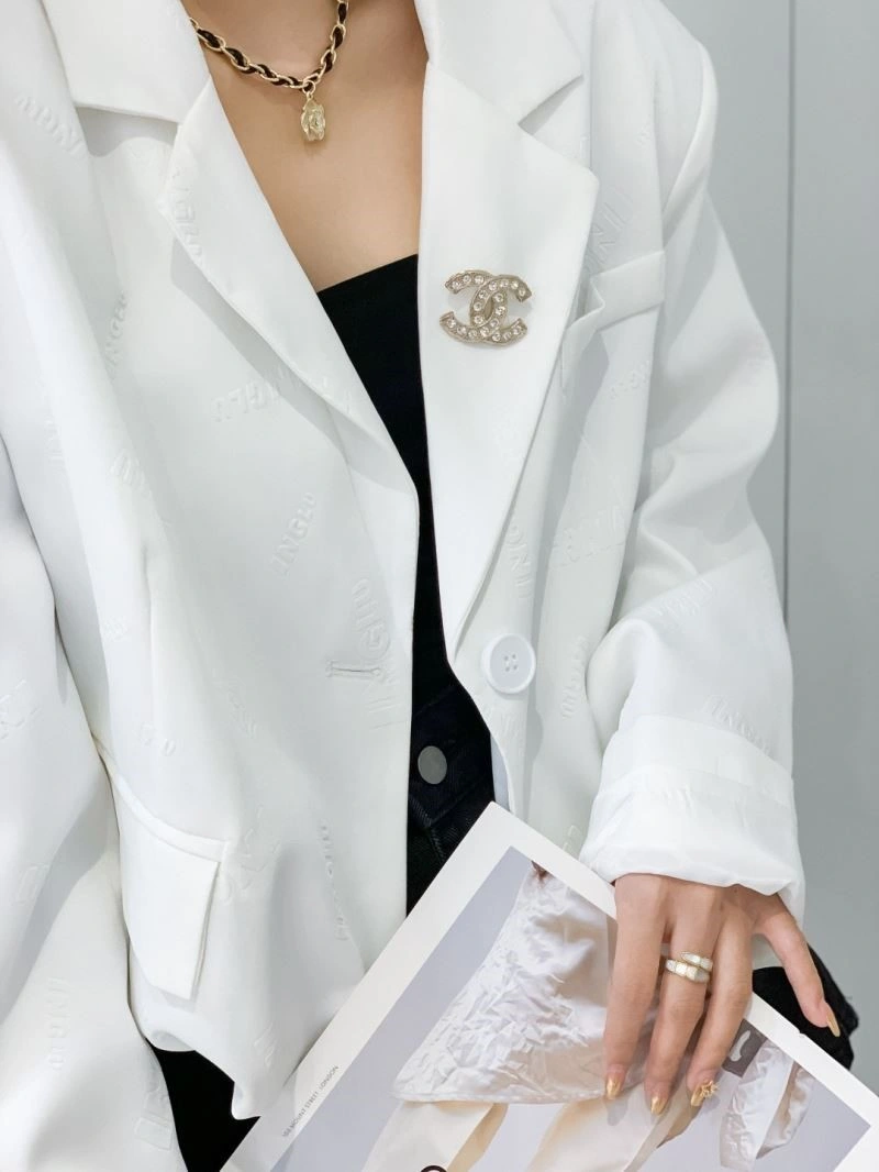 Brand-original Chanel Brooches