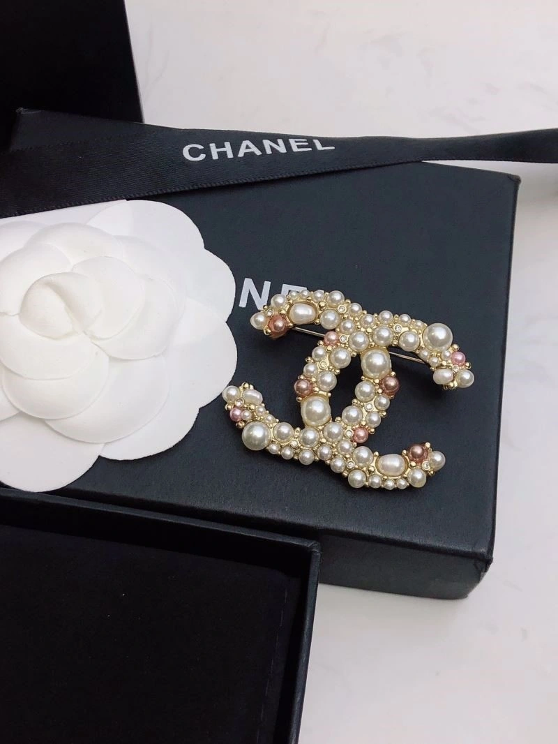 Top match Chanel Brooches