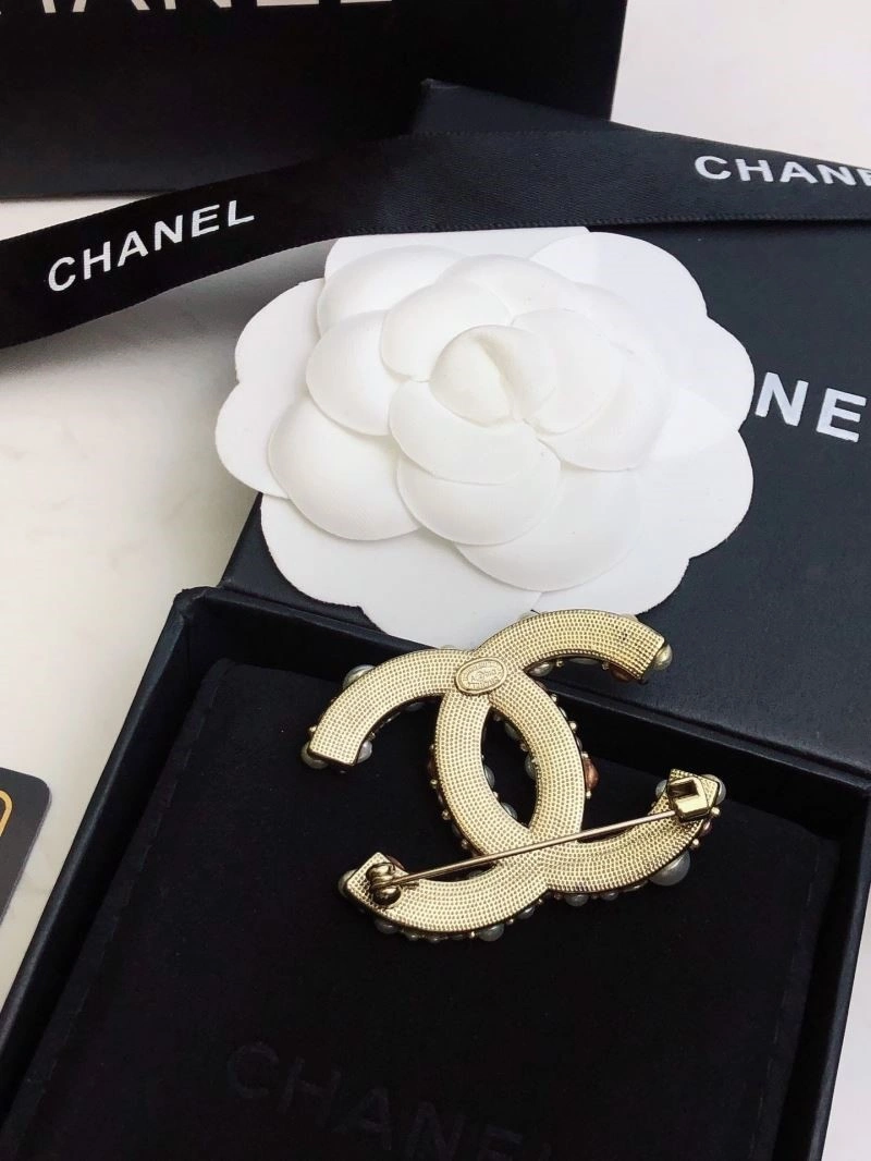 Top match Chanel Brooches