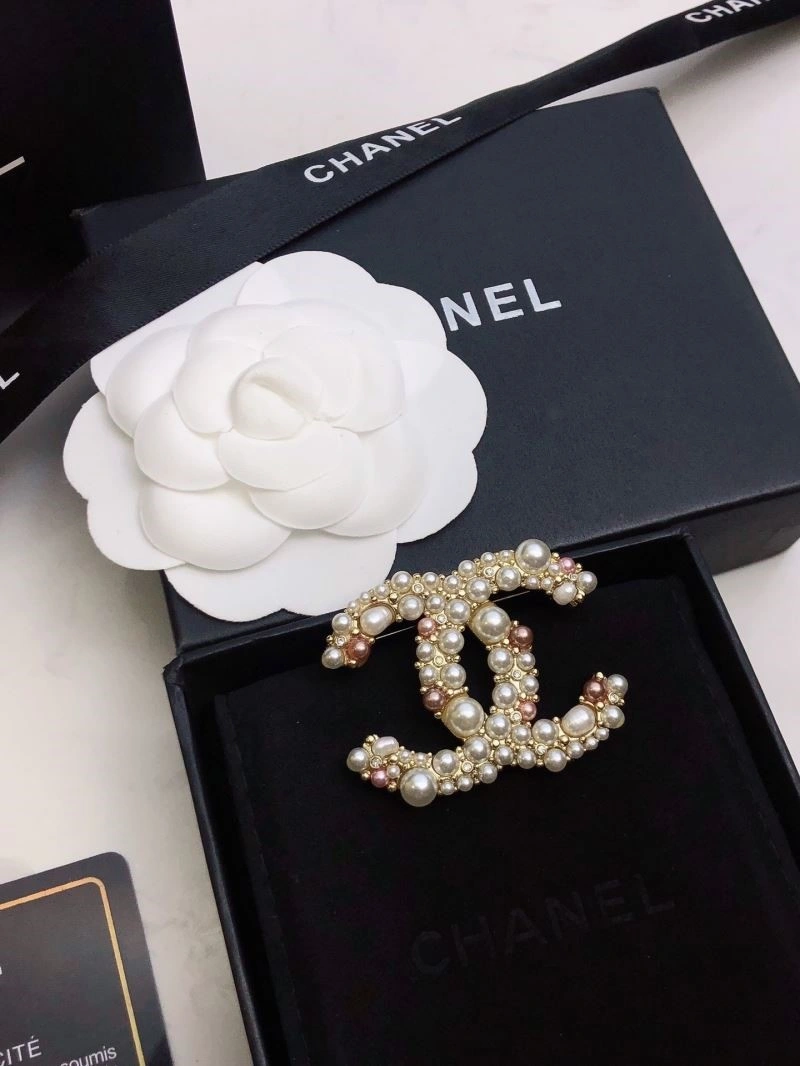 Top match Chanel Brooches