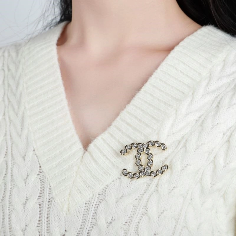 Brand-original Chanel Brooches