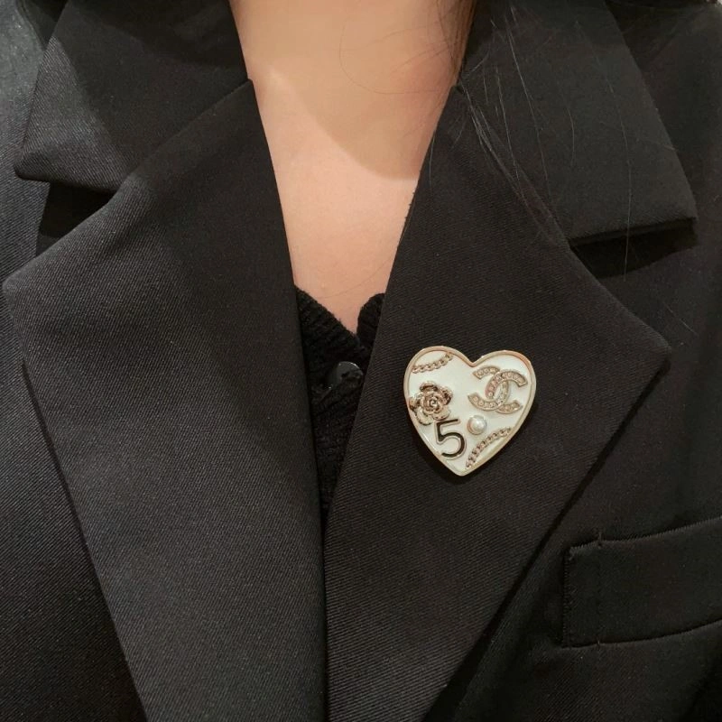 Accurate model Chanel Brooches